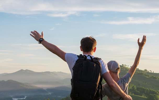 34 Simple Bag Essentials For The Minimalist Traveler – Exploring Forever